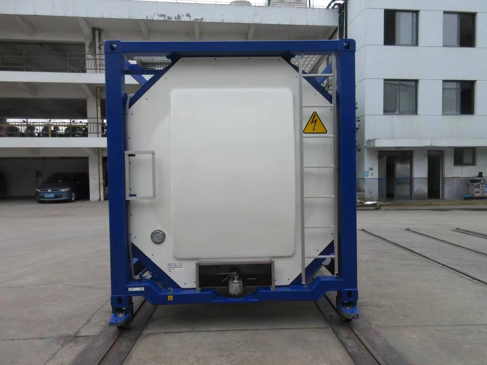 Solusi Logistik dengan Kontainer untuk Transportasi dan Gudang ...