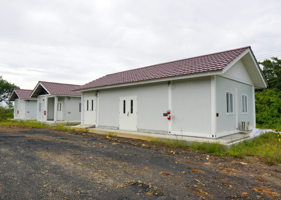 Bangunan Prefabrikasi: Solusi Tempat Penyimpanan Alat Berat Proyek